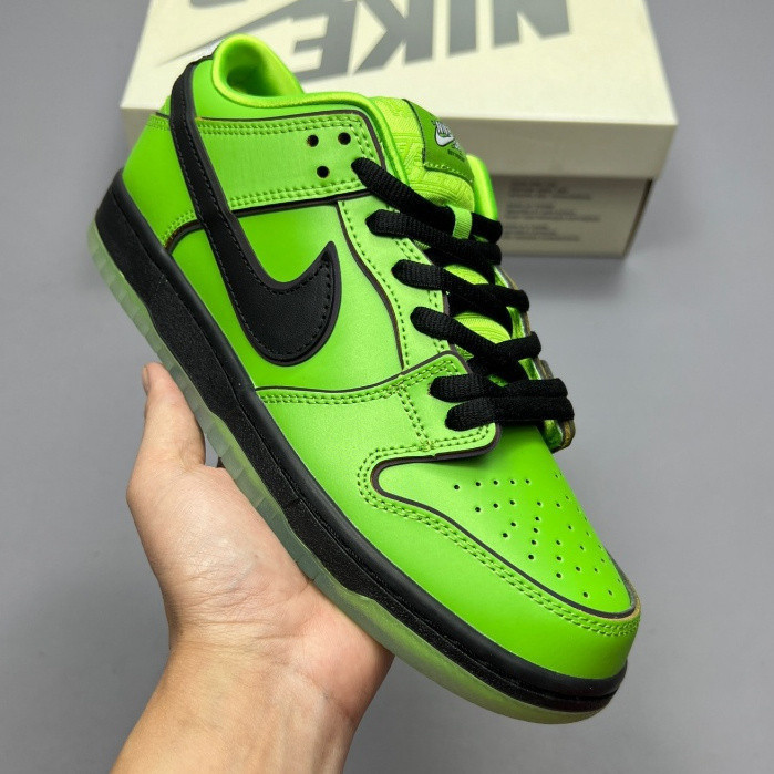 To silk floral board shoes The Powerpuff Girls X Dunk SB low co-signed ...