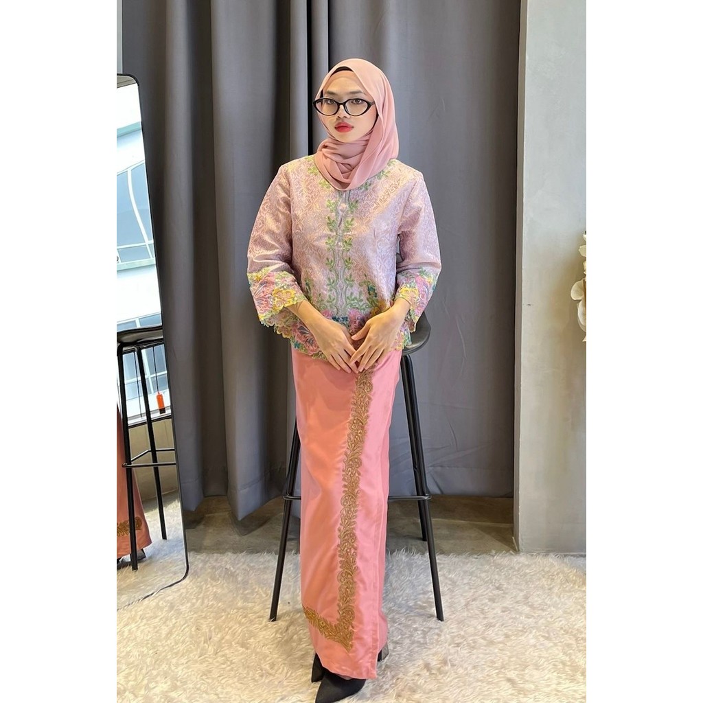 Dayang&Co Kebaya Batik Sulam Bunga with Pareo Skirt [KG0164] | Shopee ...