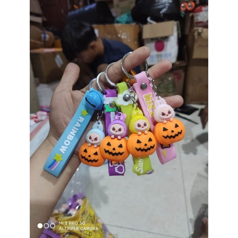 GANTUNGAN Tr Labubu Keychain With Bell Labubu Capybara Hanger Cry Baby ...