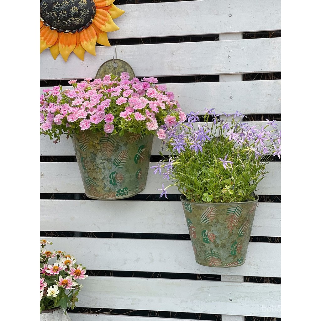 Besi Tempa Bulu Dicat Gantung Dinding Baldi Besi Vintaj Tertekan Besi ...