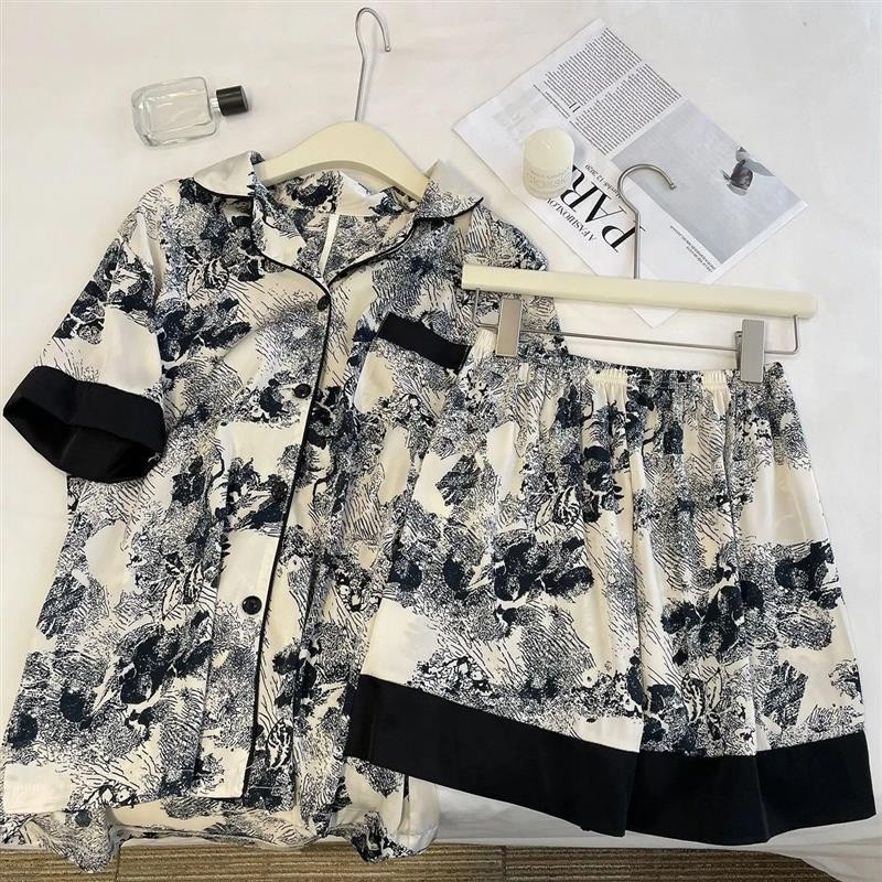 Recommended Pajamas Women Ice Silk Thin Short Sleeved High End Homewear