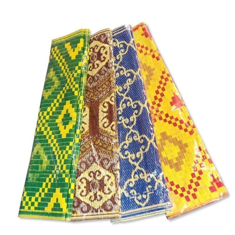 Tikar Lipat Plastik Tebal Bercorak Strawmat Picnic Mat Tikar Plastik ...