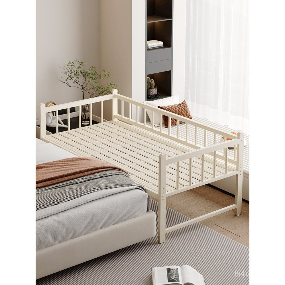 Jahitan besi tempa katil kanak-kanak dengan pagar pembatas sambungan ...