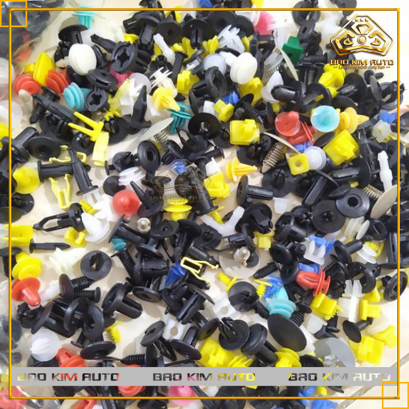 Pack of 500 plastic latches, expansion rivets, expansion screws ...