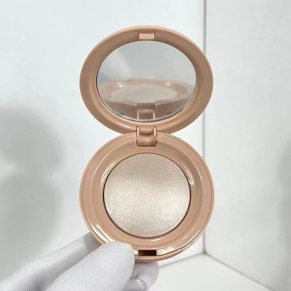 Rare Beauty Positive Light Silky Touch Highlighter Powder Compact ...