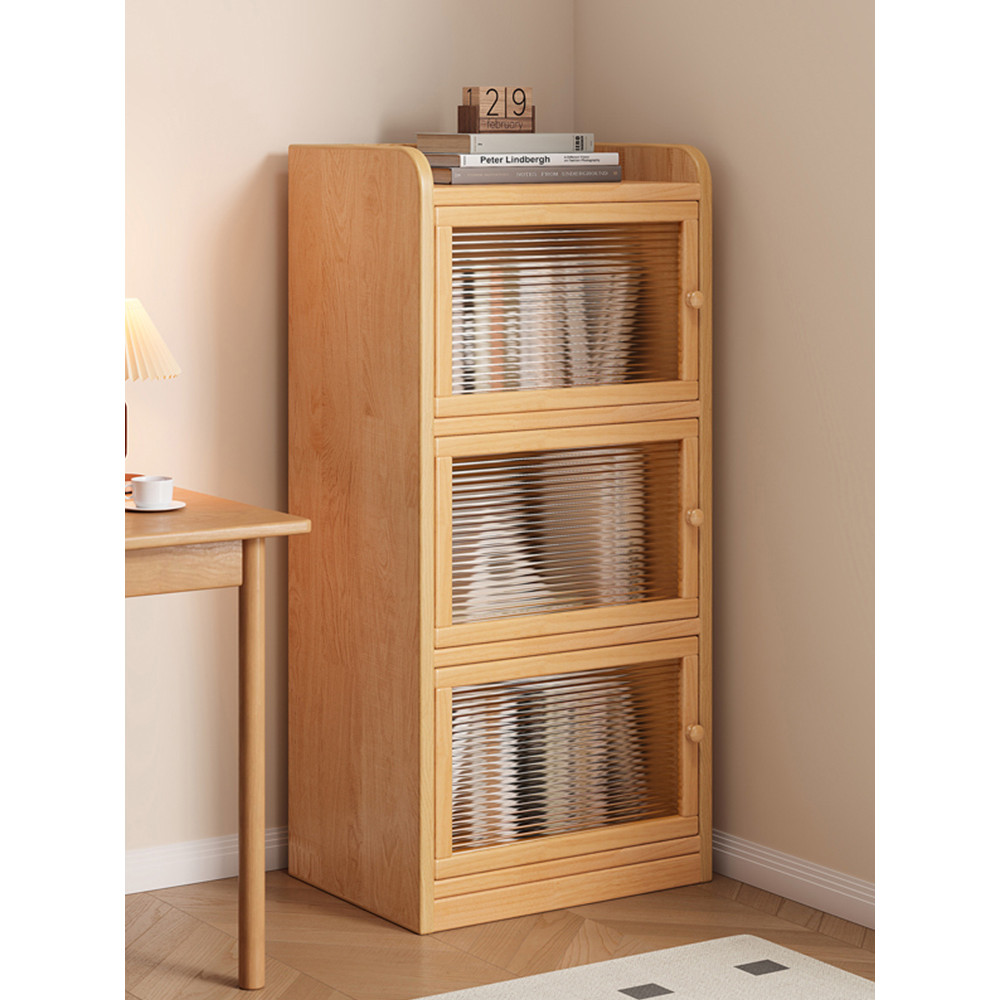 Rak Buku Kayu Pepejal Di Sebelah Meja Kabinet Kecil Lantai Rumah ...