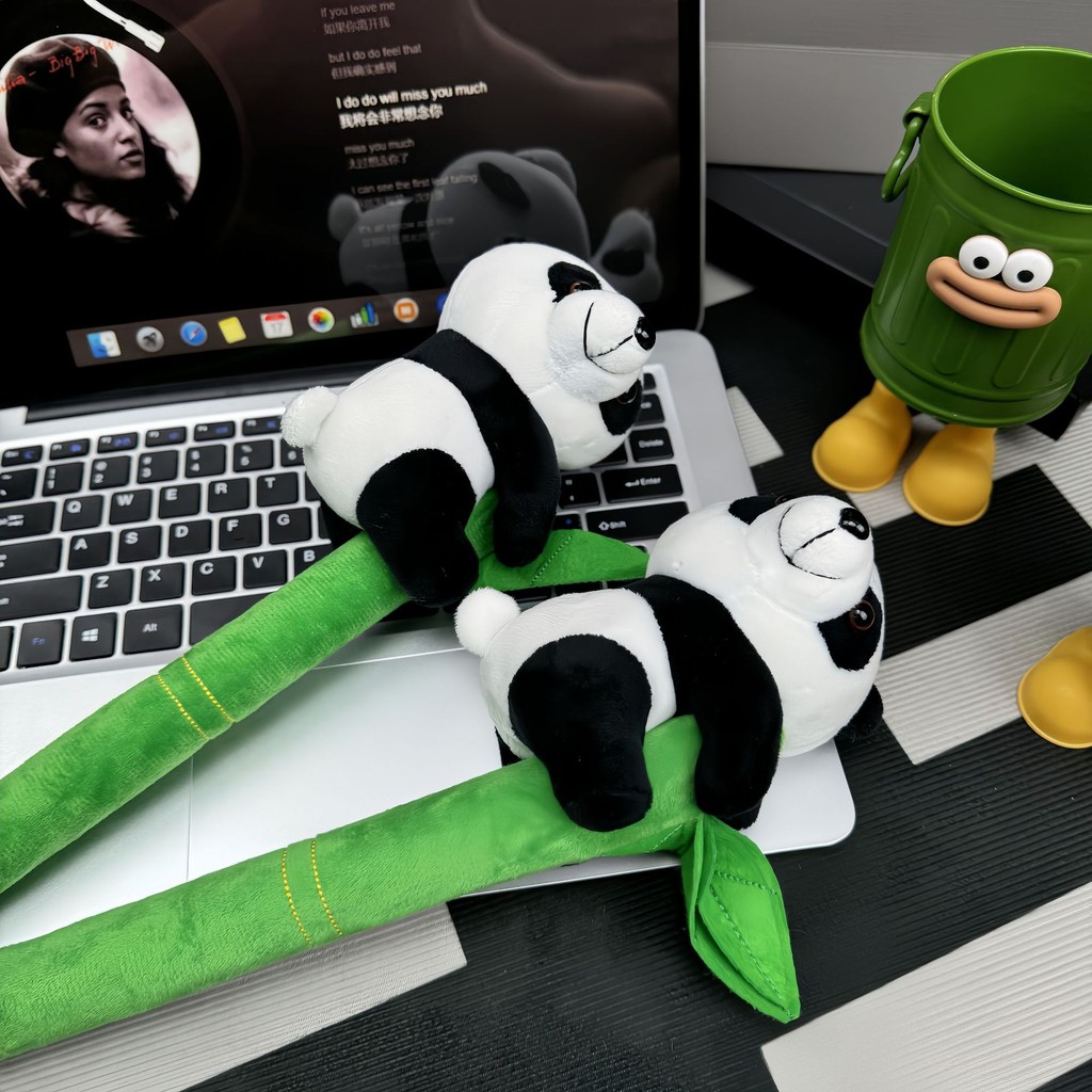 Jenis popular selebriti internet memeluk buluh panda boneka boneka ...