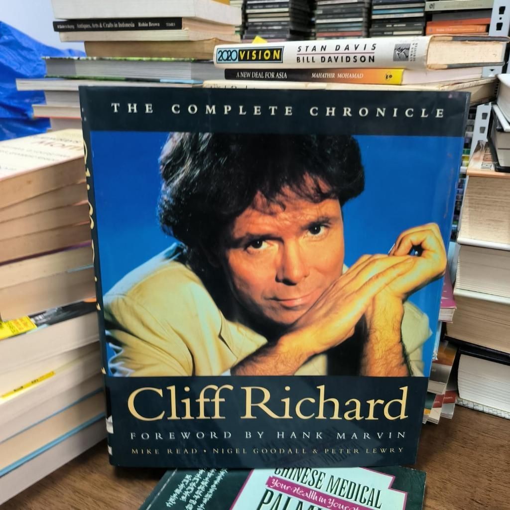 Cliff Richard: The Complete Chronicle Mike Read | Shopee Malaysia