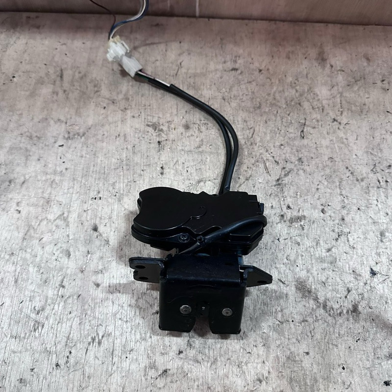 🇯🇵TOYOTA WISH LEGEND ZNE10 03-09 CALDINA ZZT241 REAR BONNET LOCK / LOCK ...