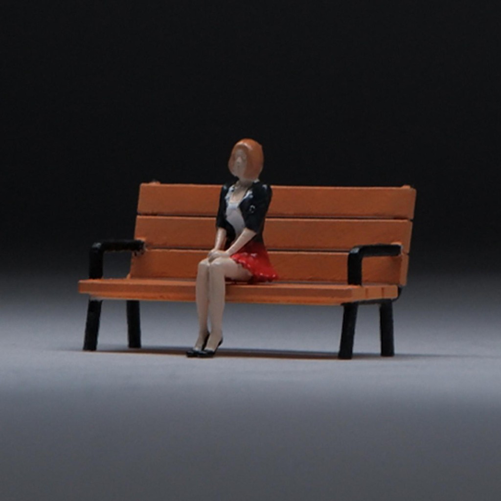 [uguuiya] Hand Painted 1/64 Bench Girl Train Railway Miniature Scenes ...