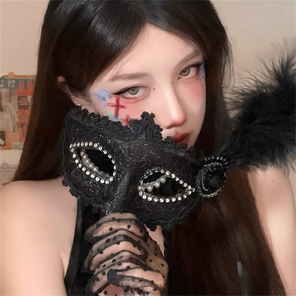 Halloween Masks Half Face Lace Trimmed Feather Headpiece Mask Flower ...