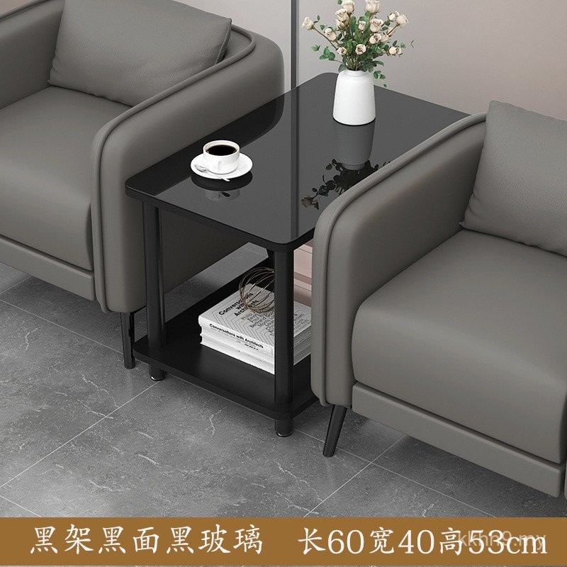 Meja persegi kecil, tempat duduk tunggal, sofa, meja kopi tengah, sudut ...