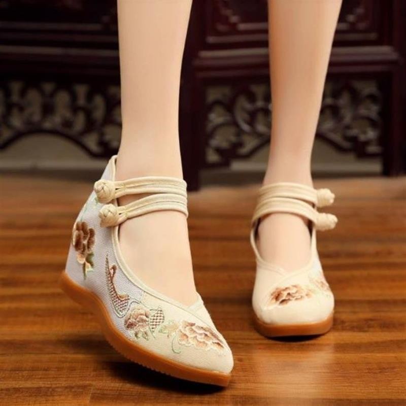 Autumn Embroidered Shoes Cloth Shoes Women Inner Heightening Mother ...