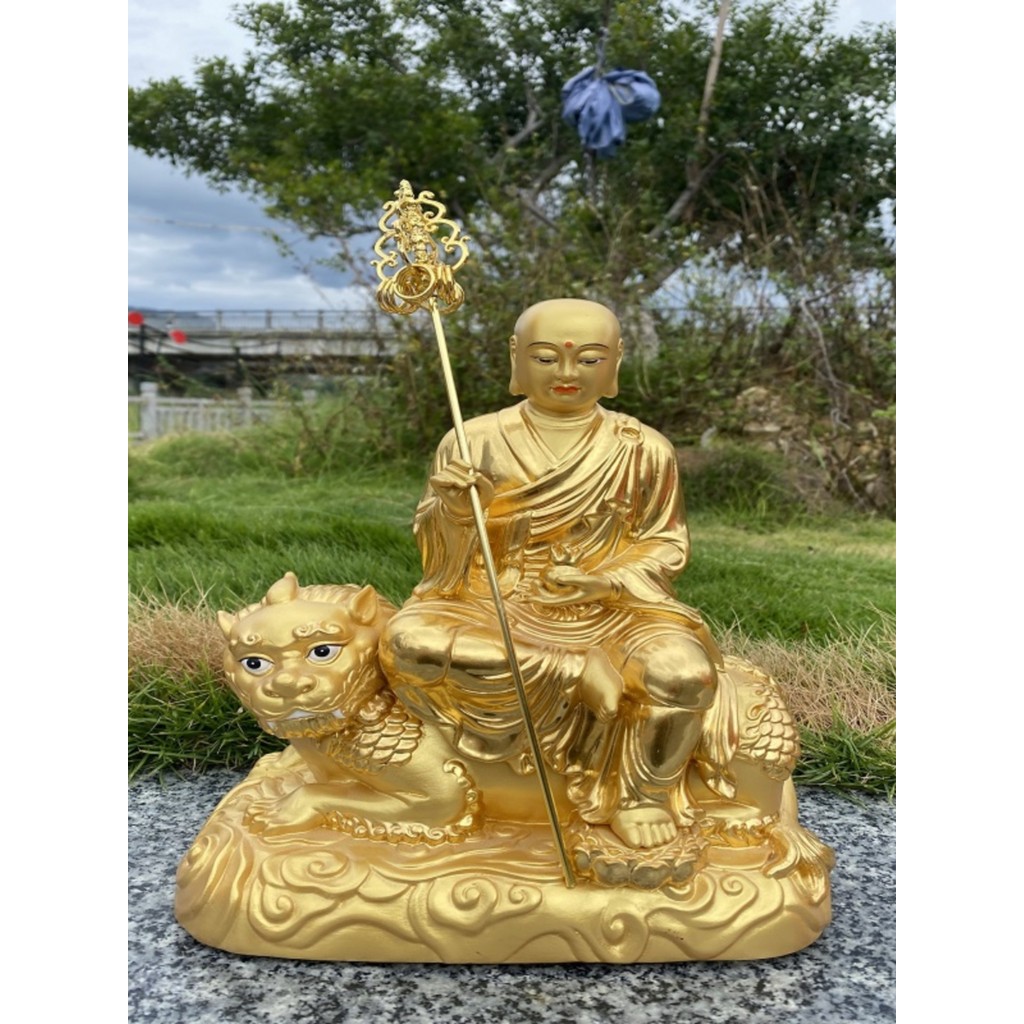 Statue Cypress Finely Carved Gold Drawing Temple Decoration Craft ...