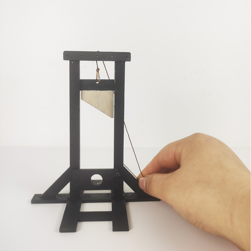 1/18 Wooden Guillotine Soldier Scene Accessories Miniature Model Scene ...