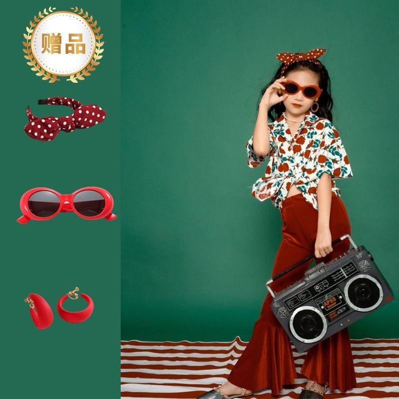 Straw Straw's retro Hong Kong style bell-bottoms catwalk photo studio ...