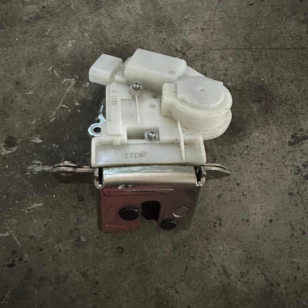 TOYOTA AVANZA REAR BONNET LOCK WITH ACTUATOR ASSY ORIGINAL USED FROM ...