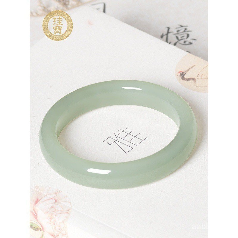 Gelang batang luas jed hijau dan putih Hetian jenis wanita, warna air ...