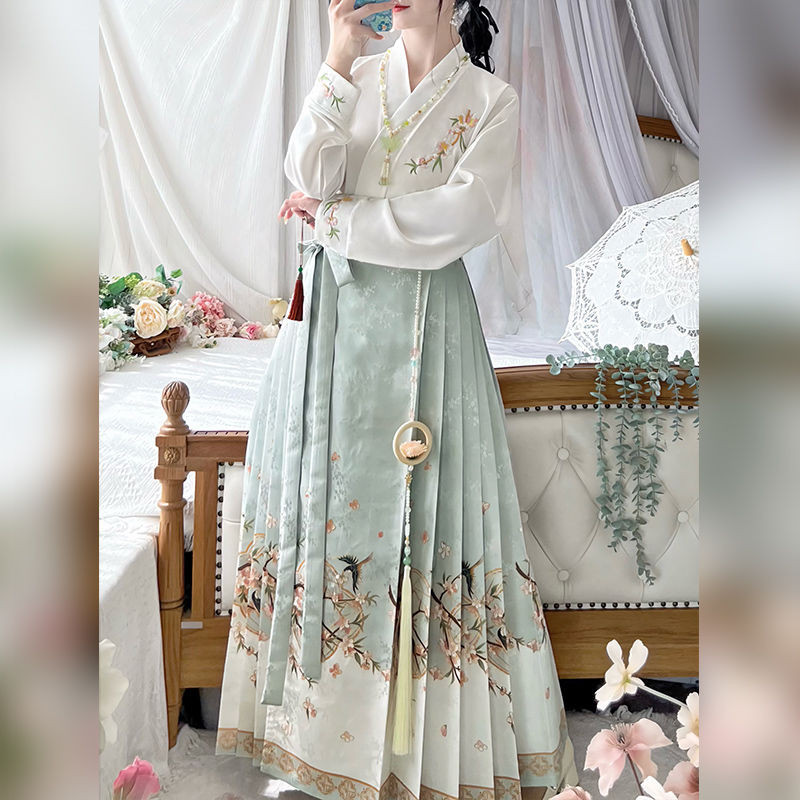 Chunxiao Chinese embroidered top two-piece horse face skirt Hanfu ...