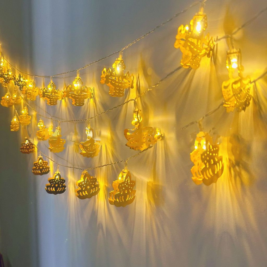 indian hindus happy diwali day Deepavali Ganesh Candle light string ...