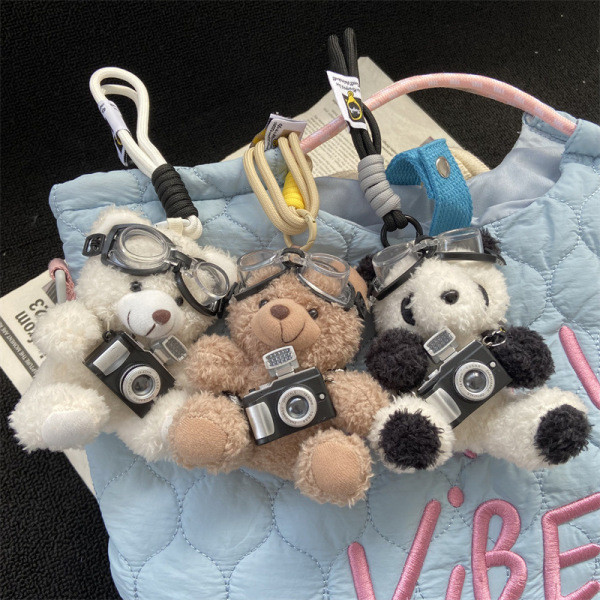 keychain anime matching keychain Kamera: Beruang Coklat Kecil, Kasut ...