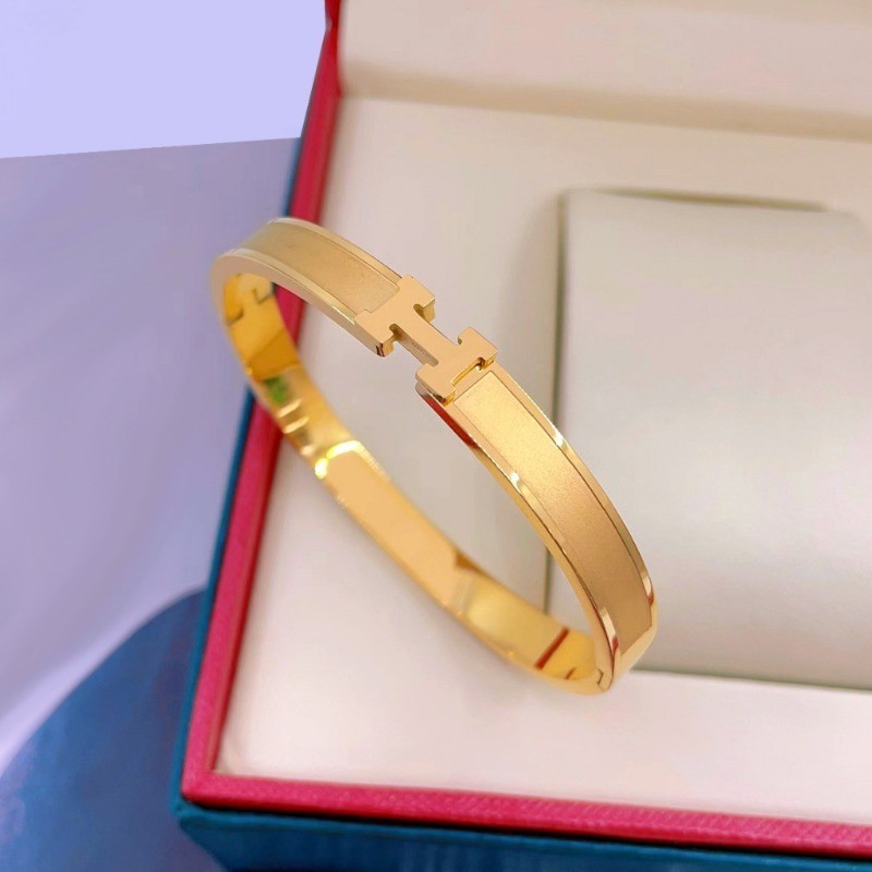 High-end Fashion Titanium Steel Plated 18K Gold Accessories Bracelet ...