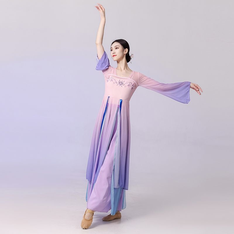 Classical Classical dance rhyme, gauze-clad women, elegant and fairy-l ...