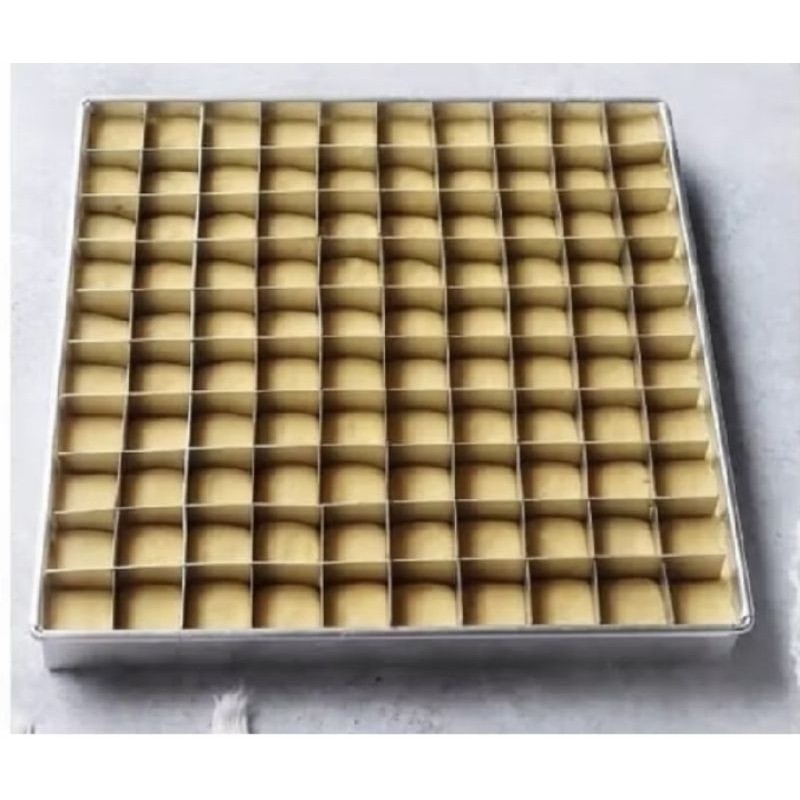 100 Hole Baking Pan and Divider Size 25x25x4 Cm / Non-Stick Brownie ...