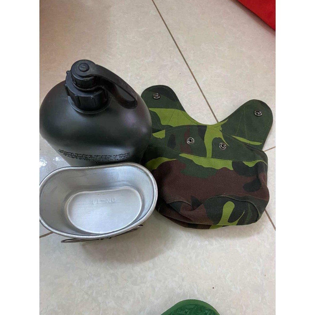 Sports drinking water bottle with capacity of 1 liter. 1L picnic flask ...