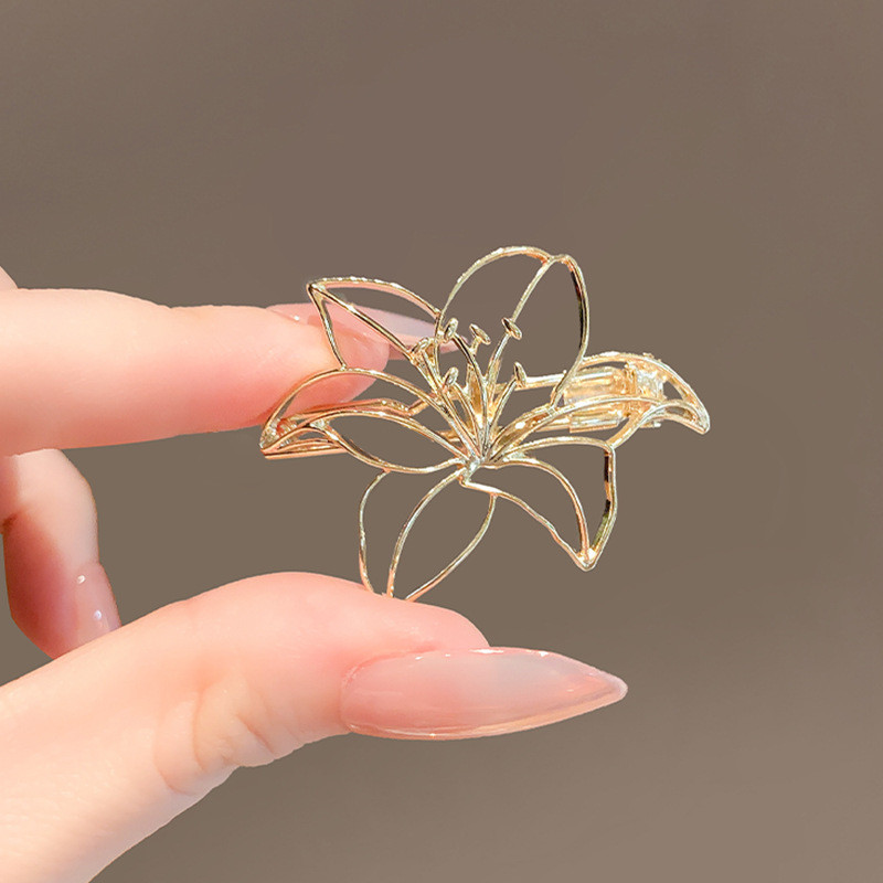 Simple cutout floral floral Brooch Corsage accessory pin | Shopee Malaysia