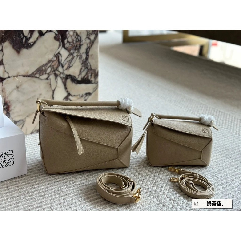 Loewe Loewe New Style Cowhide Portable One-Shoulder Messenger Geometric ...