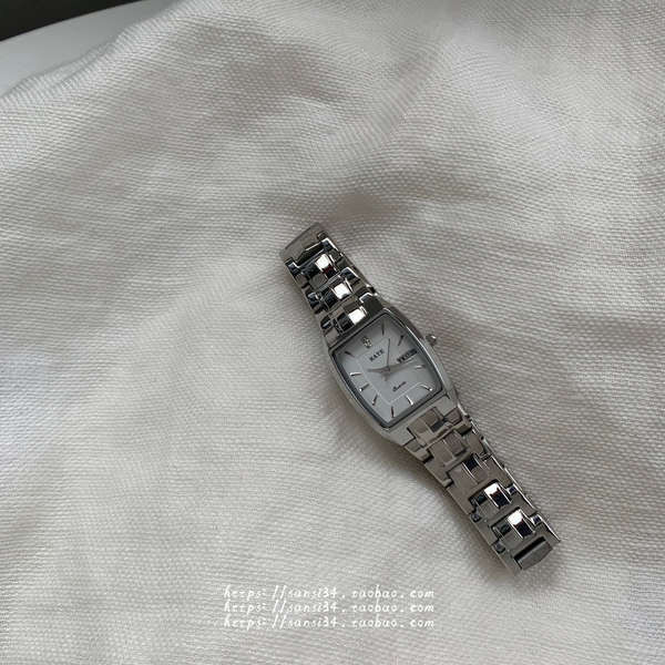 jam couple jam tangan couple Tiga atau empat bazar kedai niche jenama ...