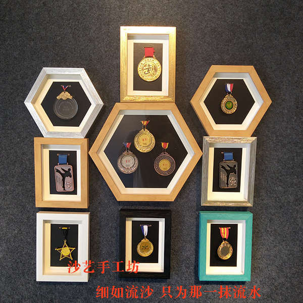 medal hanger frame home decor medal display Pameran Pingat Maraton ...