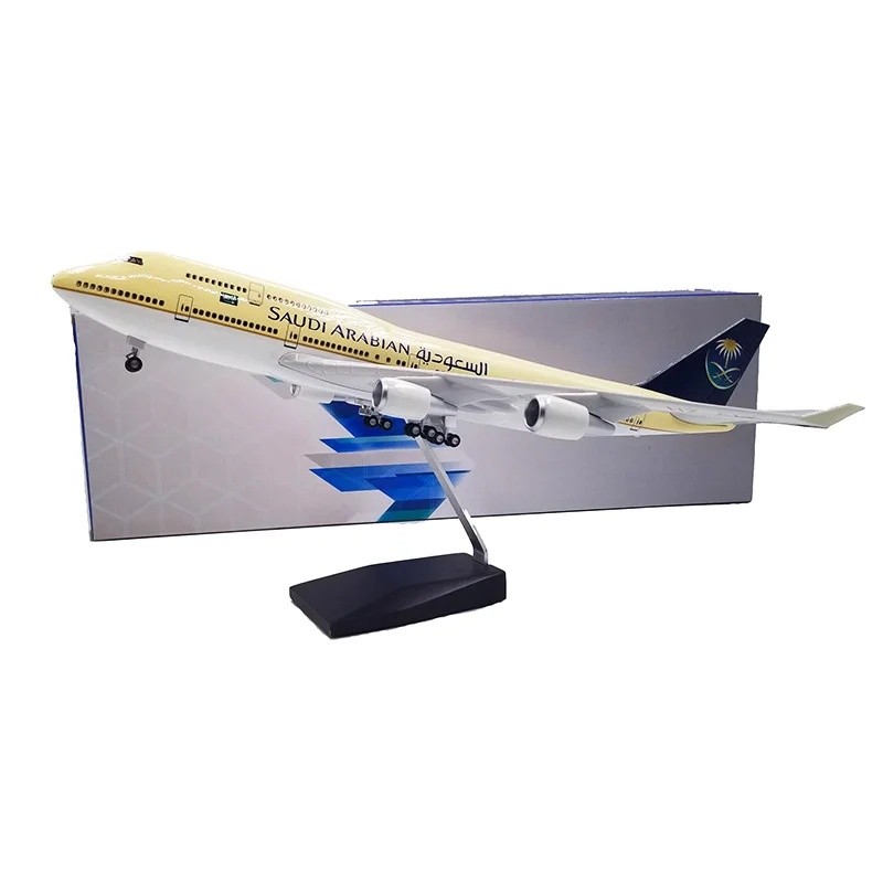 1:150 Saudi Arabian B747-400 Airliner with Light and Wheel Replica ...