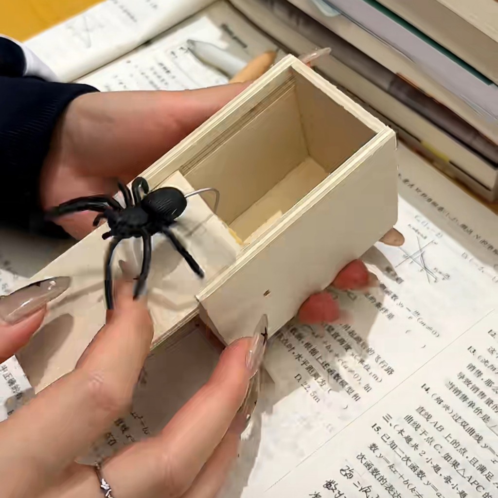 Simulation Spider Prank Toys Prank and Scary Wooden Box Big Spider Toy ...