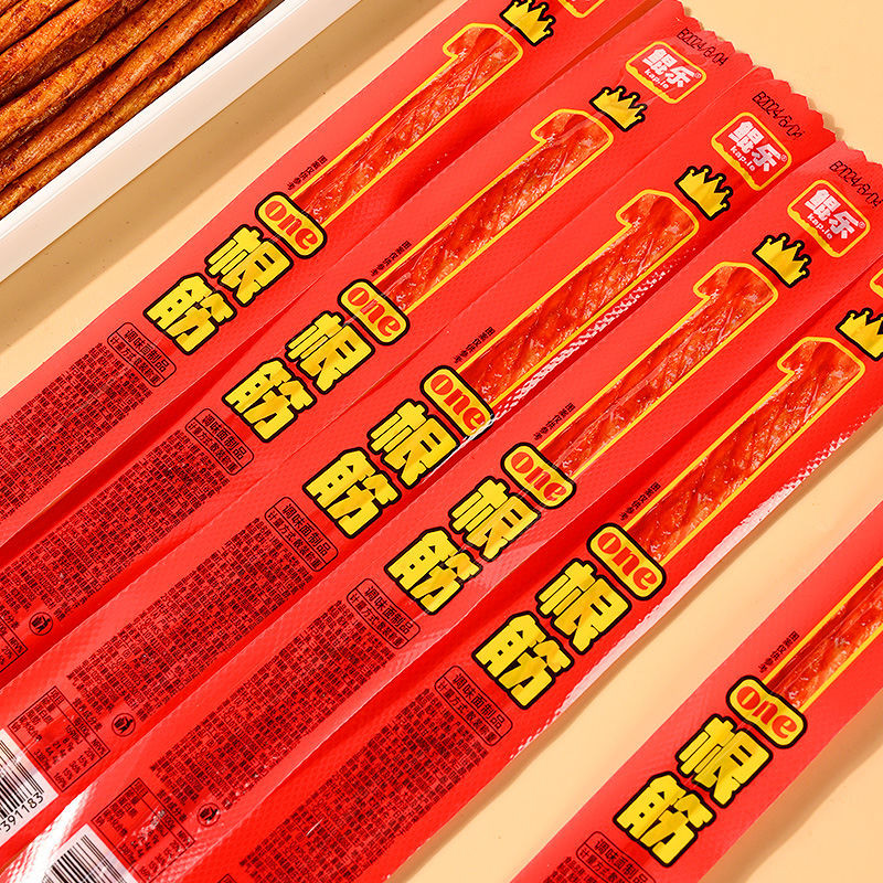 网红超长一根筋辣条甜辣味素牛筋童年回忆休闲食品追剧解馋小零食Internet celebrity super long one tendon ...