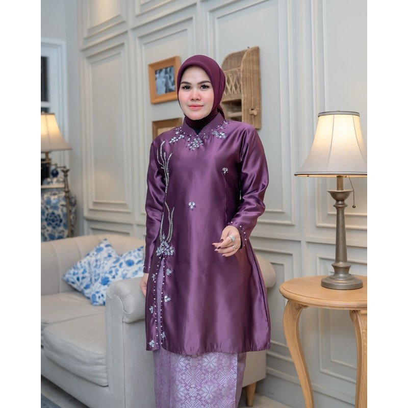 New Side Split Kebaya / Modern Kebaya / Top and Bottom Kebaya Set by ...