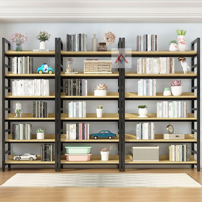 Kedai rumah lantai rak, rak barang keluli dan kayu, banyak lapisan ...