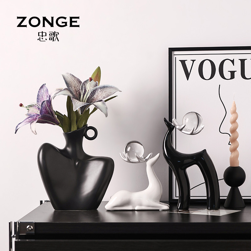 Gaya sederhana hitam dan putih ruang tamu almari televisyen bola ...