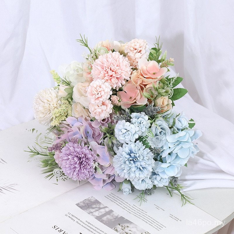 Nordic inins simulasi majlis perkahwinan mawar bunga pegang tangan ...