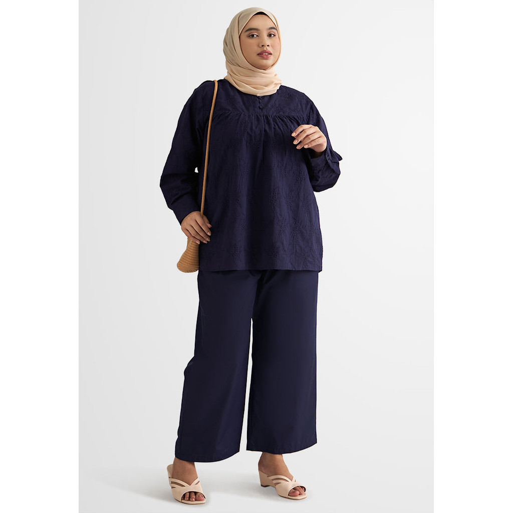 Francille Floral Eyelet Embroidery Blouse 904202 | Shopee Malaysia