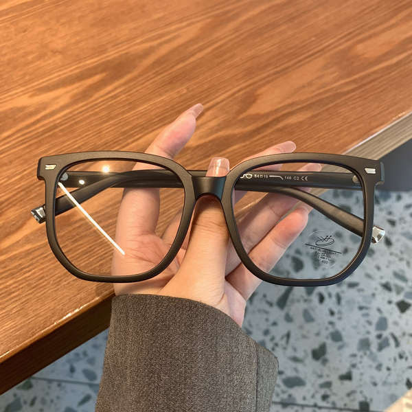 cermin mata cermin mata rabun dekat dan jauh Selebriti Internet baru ...