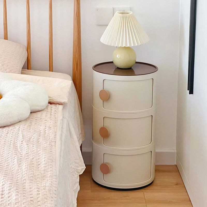 Dalam meja sisi katil moden yang sederhana, meja sisi katil sederhana ...