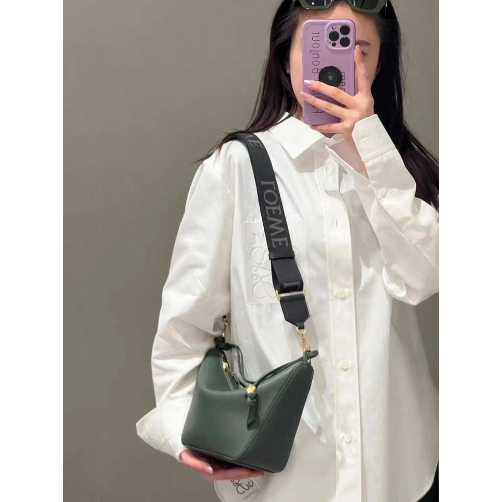Loewe/Loewe three-color EmbroiderLong sleevesshirt, the fabrics have ...