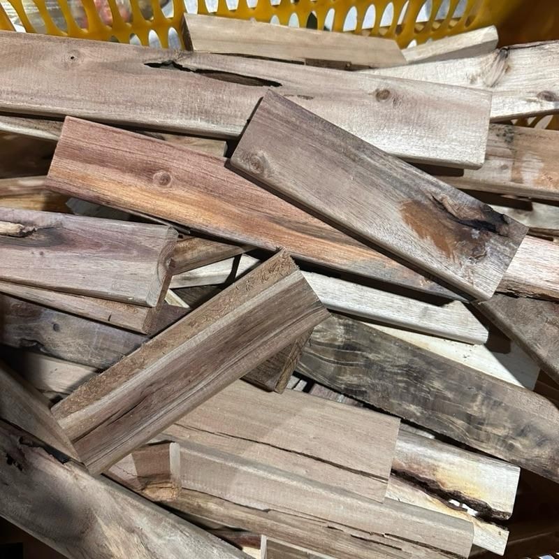 Acacia wood scraps used to make firewood, sold by kg, wood used to burn ...