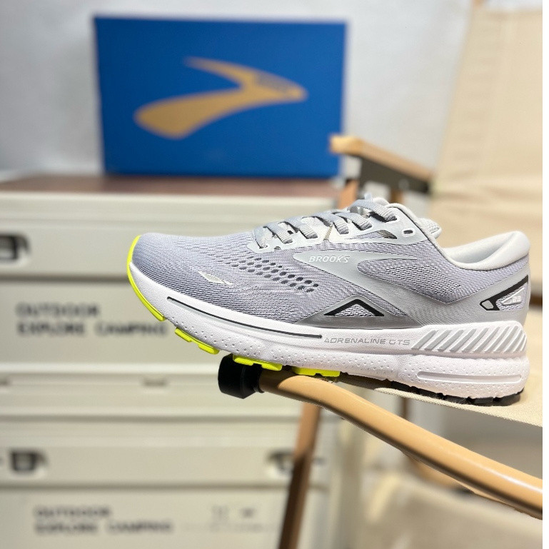 BROOKS Adrenaline GTS 23 Men's shock-absorbing and supportive ...