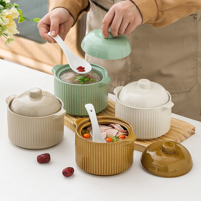 Tempayan periuk rebus kalis air rebus isi rumah dengan mangkuk telur ...