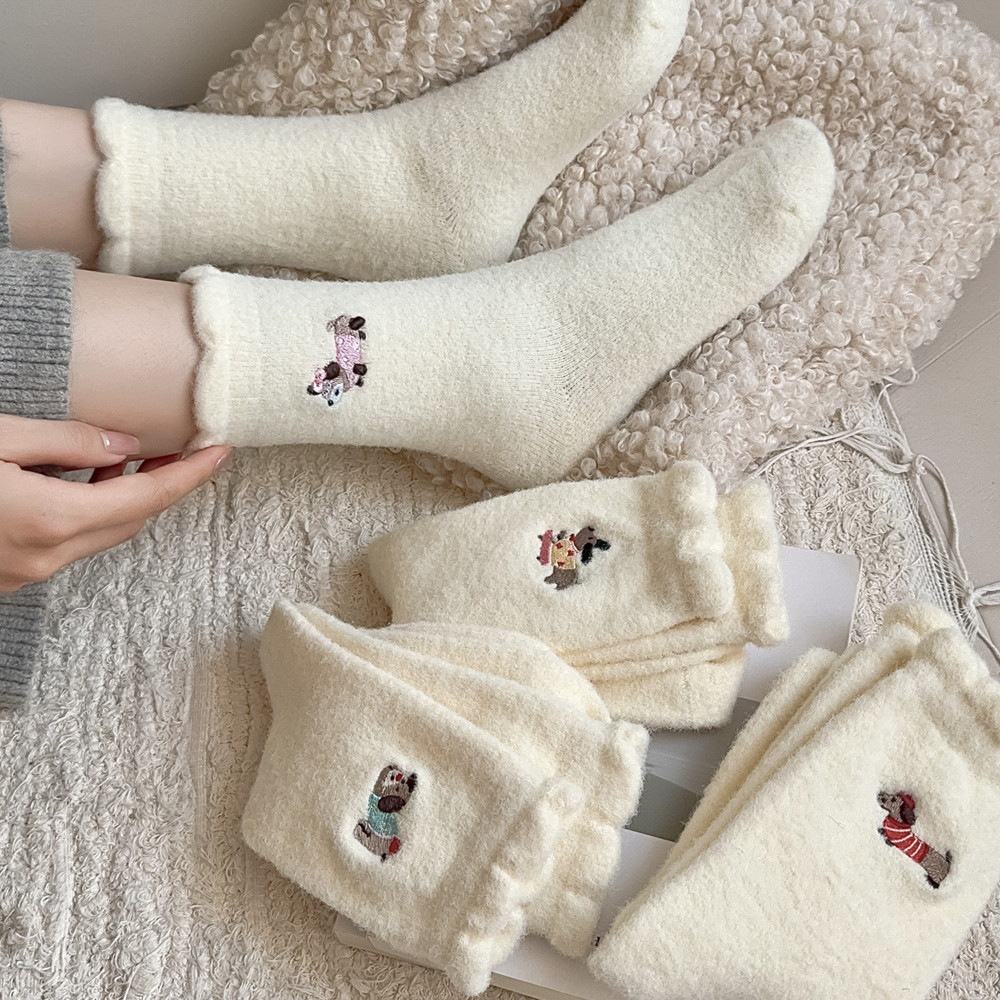 Cute Cartoon Embroidered Sausage Dog Socks Thick and Warm White Lace ...