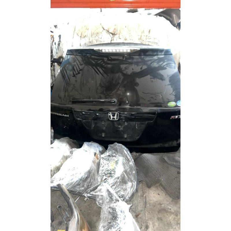 Honda Stream RN6 RN8 RST Rear Bonnet With Spoiler & Reverse Camera ...