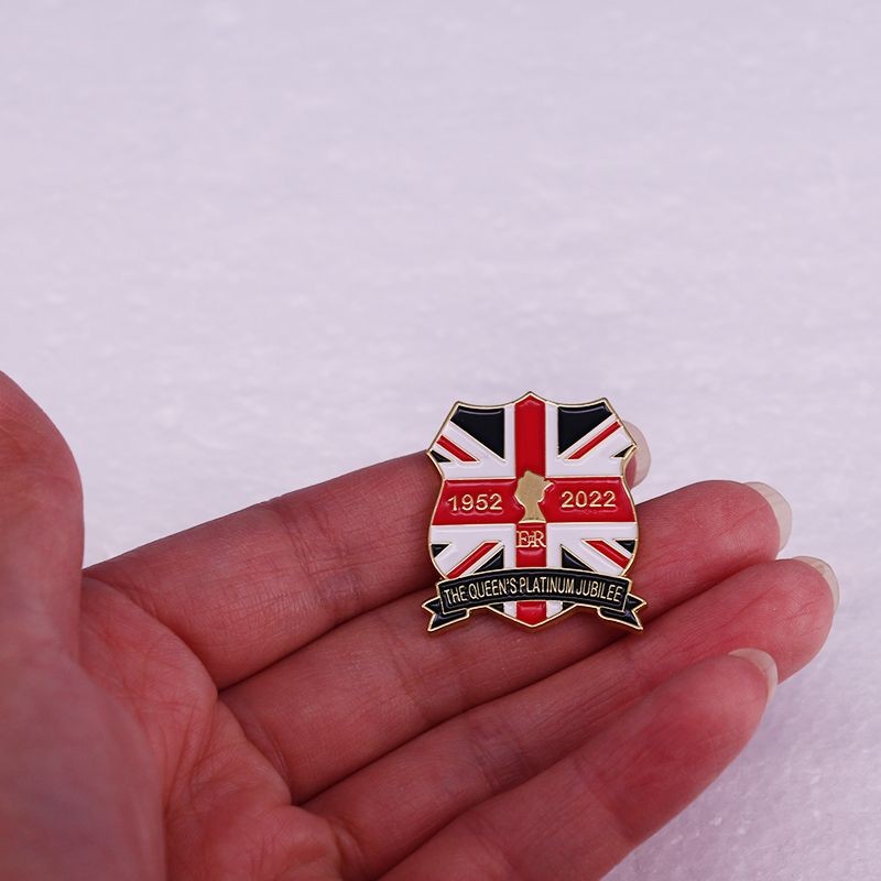 2022 70th Anniversary Queen Elizabeth Union Jack Red Poppy Brooch ...